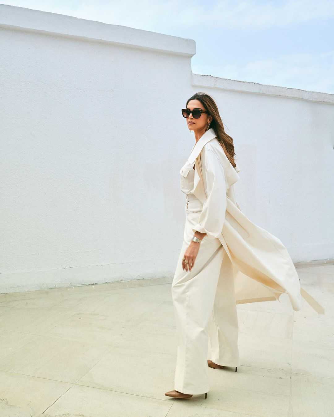 Jenna Ortega, Jennifer Lopez, Penn Badgley vibe on the viral demure ...