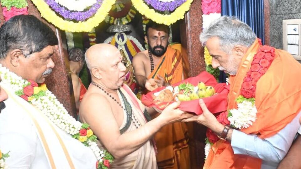 Krishan Pal Gurjar: ನಿಮಿಷಾಂಬಾ ದೇಗುಲಕ್ಕೆ ಭೇಟಿ, ಕೇಂದ್ರ ಸಚಿವ ಮಂಡ್ಯದಲ್ಲೇನ್ ...