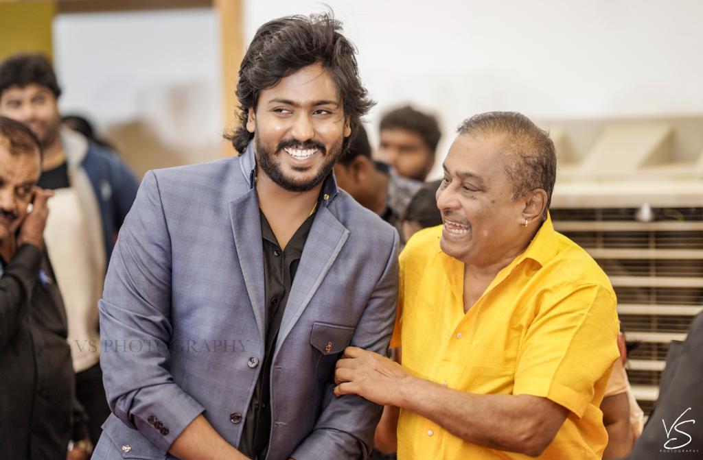 V Ravichandran: 'ಕನಸುಗಾರ' ರವಿಚಂದ್ರನ್ ಹಿರಿ ಮಗನ ಆರತಕ್ಷತೆಯ ಕಲರ್‌ಫುಲ್ ...