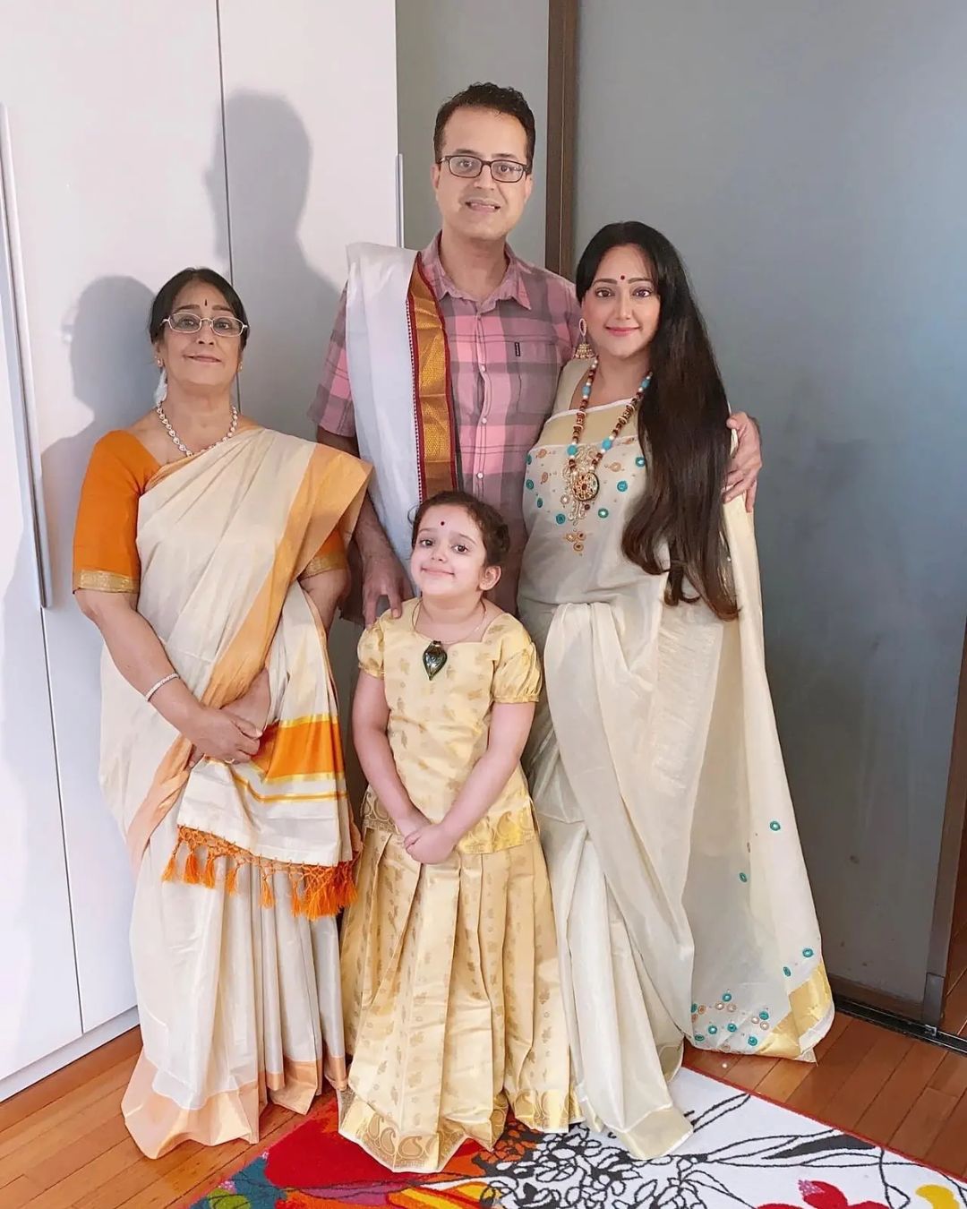 Manya Naidu Family: ಅಮೆರಿಕಾದಲ್ಲಿ ನೆಲೆಸಿರುವ ನಟಿ ಮಾನ್ಯಾ ನಾಯ್ಡು ಫ್ಯಾಮಿಲಿ ...