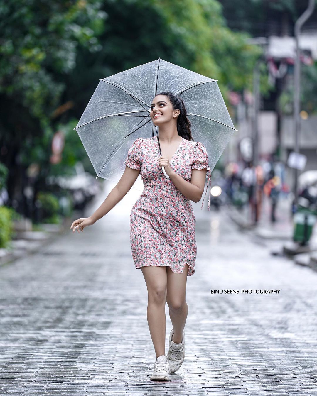 Ansha Mohan Social Experiment: ಬೀದಿಯಲ್ಲಿ ಹೂಮಾರಿದ ಈ ಹುಡುಗಿ ರಿಯಲ್ಲಾಗಿ ...