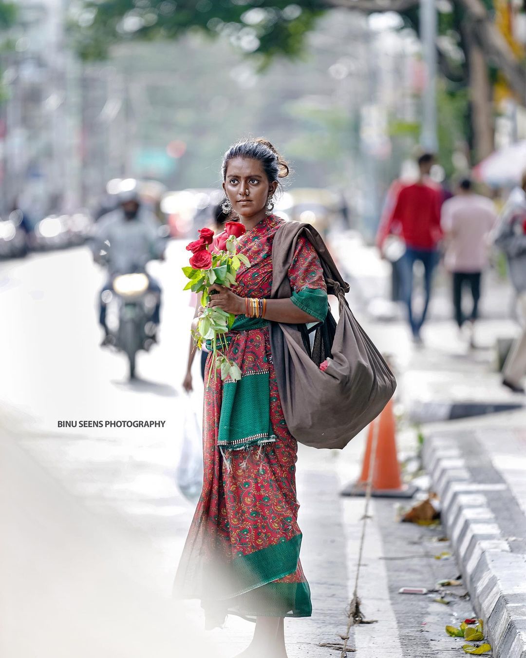 Ansha Mohan Social Experiment: ಬೀದಿಯಲ್ಲಿ ಹೂಮಾರಿದ ಈ ಹುಡುಗಿ ರಿಯಲ್ಲಾಗಿ ...