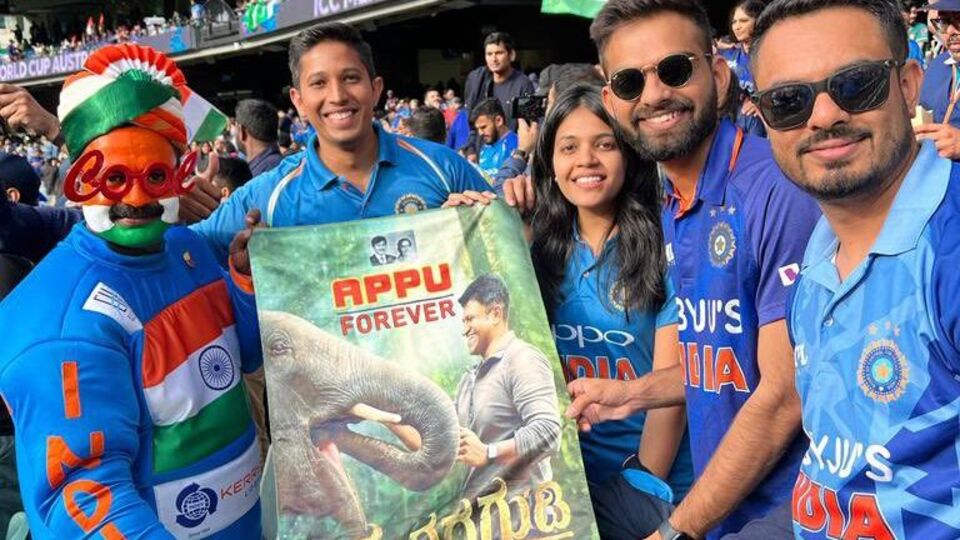 Appu Poster In IND-PAK Match: ಮೆಲ್ಬೋರ್ನ್‌ ಅಂಗಳದಲ್ಲೂ ‘ಗಂಧದ ಗುಡಿ’ ಘಮ ...