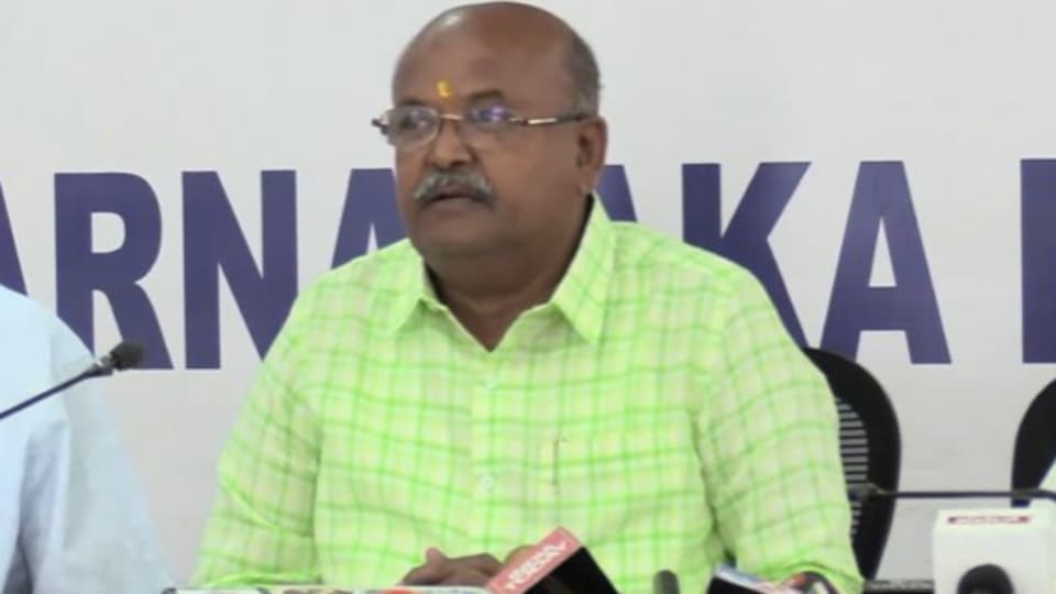 HM Revanna on Anand Singh: ವಿಜಯನಗರದ TP, ZP ಸದಸ್ಯರಿಗೆ ಸಚಿವ ಆನಂದ್ ಸಿಂಗ್ ...
