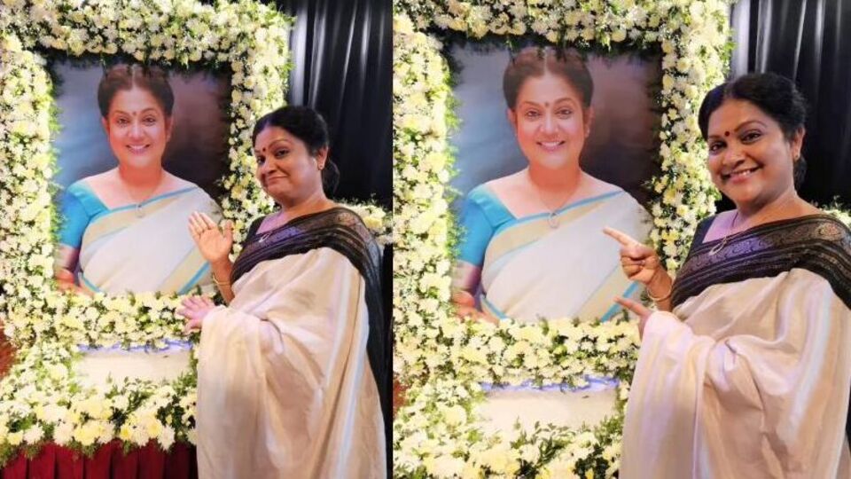 Kannadathi Fame Chitkala:ಹೂವಿನ ಅಲಂಕಾರ ಮಾಡಿದ ತಮ್ಮದೇ ಫೋಟೋ ಮುಂದೆ ಪೋಸ್ ...