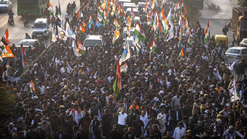 Rahul Gandhi: ಆ್ಯಂಬುಲೆನ್ಸ್‌ಗೆ ದಾರಿ ಬಿಡಲು ಭಾರತ್‌ ಜೋಡೋ ಯಾತ್ರೆ ನಿಲ್ಲಿಸಿದ ...