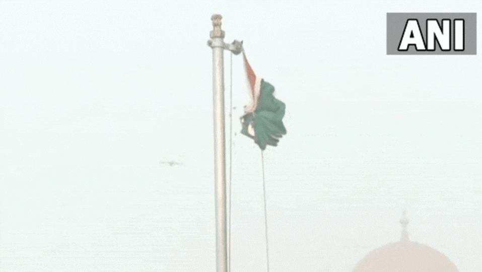 Attari border: ಅಟ್ಟಾರಿ-ವಾಘಾ ಗಡಿಯಲ್ಲಿ ಬಿಎಸ್‌ಎಫ್‌ ಯೋಧರಿಂದ ಧ್ವಜಾರೋಹಣ, ಪಾಕ್ ...