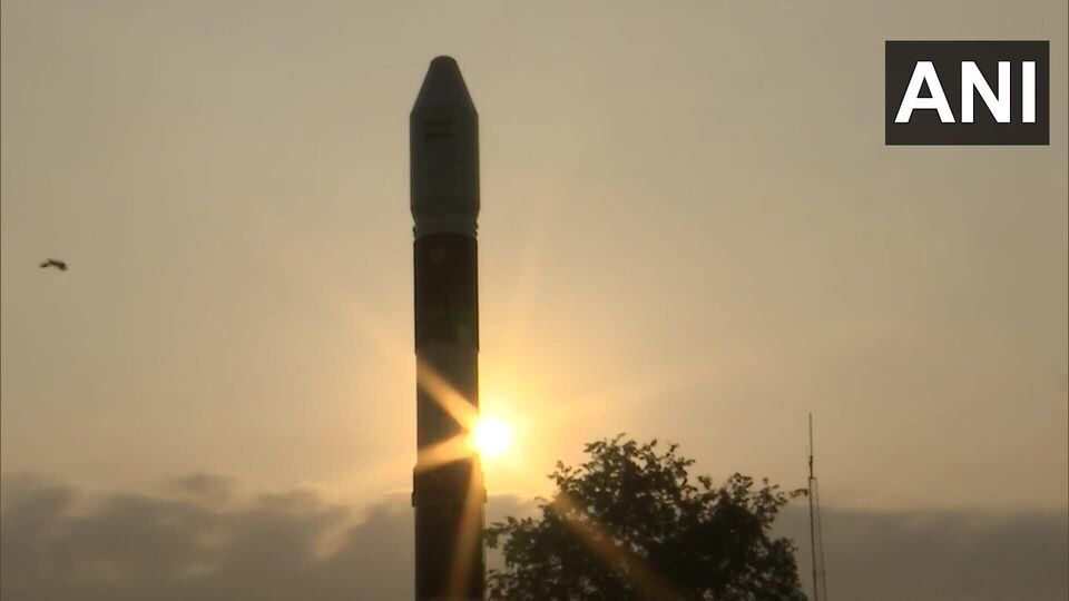 ISRO LVM3 rocket: ಇಸ್ರೋದಿಂದ ಭಾರತದ ಬೃಹತ್‌ ರಾಕೆಟ್‌ ಉಡಾವಣೆ, 36 ...