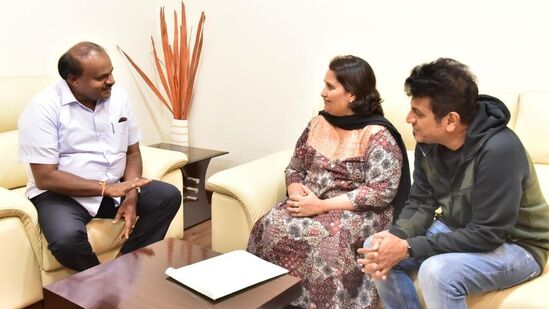 Geeta Shiva Rajkumar: ರಾಜಕೀಯದಲ್ಲಿ ರಾಜ್‌ ಸೊಸೆಯ ಹೊಸ ಹೆಜ್ಜೆ; ಕಾಂಗ್ರೆಸ್‌ಗೆ ...