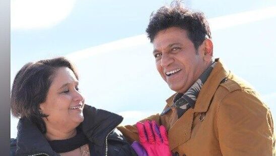 Geeta Shiva Rajkumar: ರಾಜಕೀಯದಲ್ಲಿ ರಾಜ್‌ ಸೊಸೆಯ ಹೊಸ ಹೆಜ್ಜೆ; ಕಾಂಗ್ರೆಸ್‌ಗೆ ...