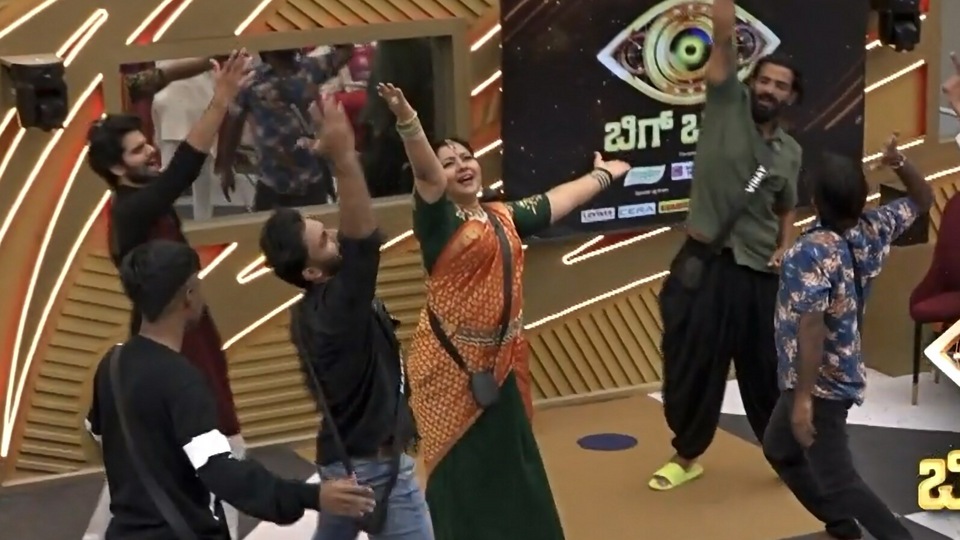 BBK 10: ಬಿಗ್‌ಬಾಸ್‌ ಮನೆಗೆ ಹೊಸ ಅತಿಥಿ ಆಗಮನ, ಕುಣಿದು ಕುಪ್ಪಳಿಸಿದ ಸ್ಪರ್ಧಿಗಳು, ದಸರಾ ದರ್ಬಾರ್‌ ನಡೆಸಿಕೊಟ್ಟ ...