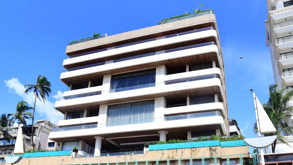 Narayan Rane bungalow: नारायण राणेंच्या बंगल्यावर अखेर हातोडा; अनधिकृत ...