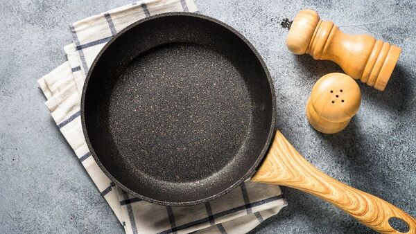 Nonstick Cookware: या गोष्टींमुळे नॉन-स्टिक भांडी होतात खराब!-these ...
