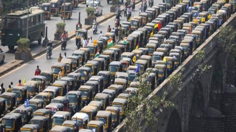 Pune Rickshaw Bandh: पुण्यात आज रिक्षाचालकांचे चक्काजाम ...
