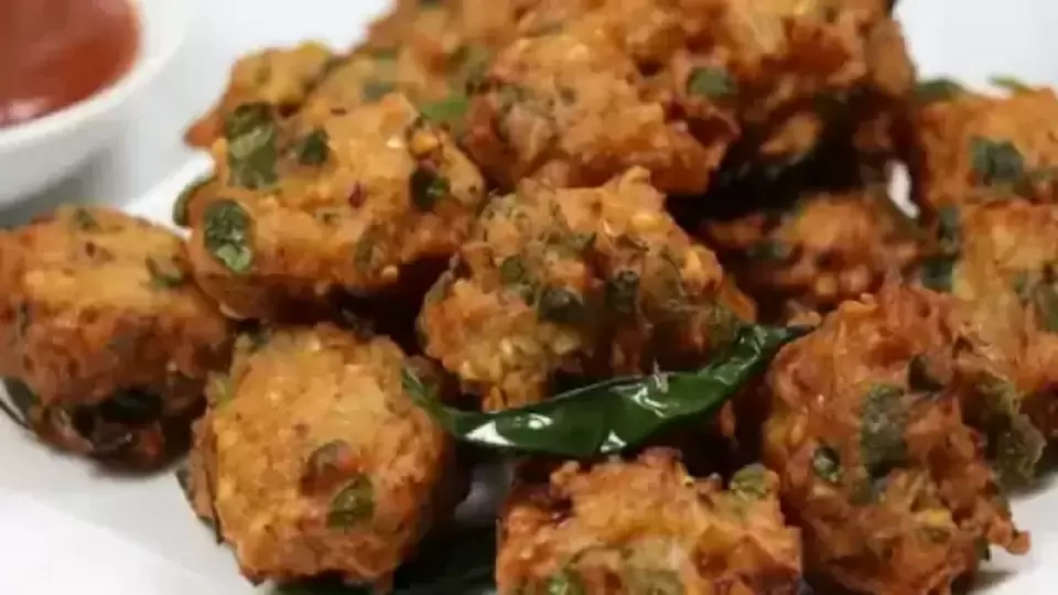 Methi Pakoda Recipe: संध्याकाळच्या चहासोबत बनवा क्रिस्पी मेथी पकोडे ...