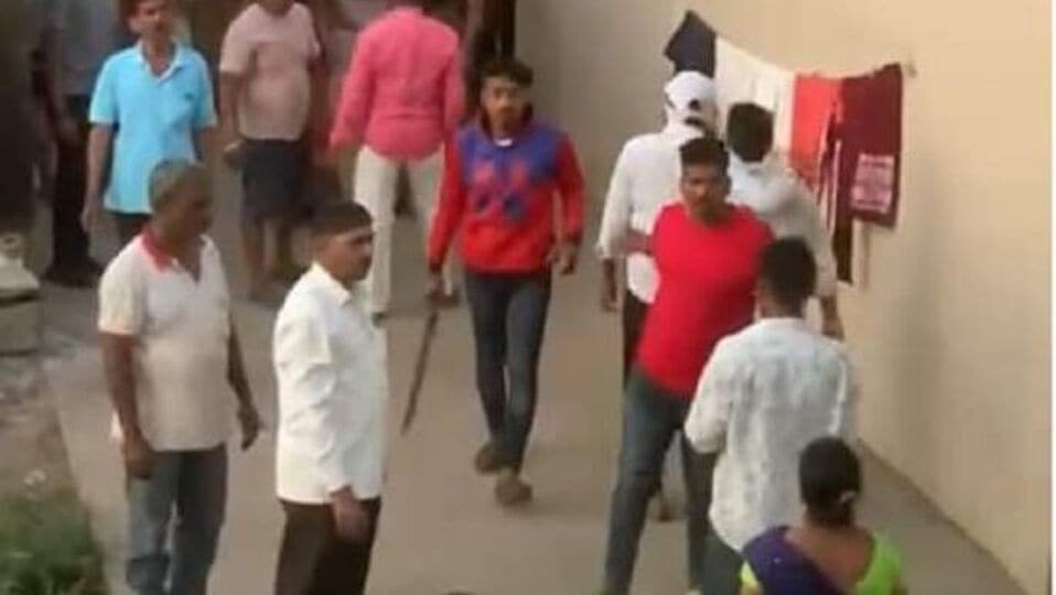 Pune Koyta gang : पुण्यात कोयता गँगचा धुमाकूळ सुरूच; गाडी हळू चालव ...