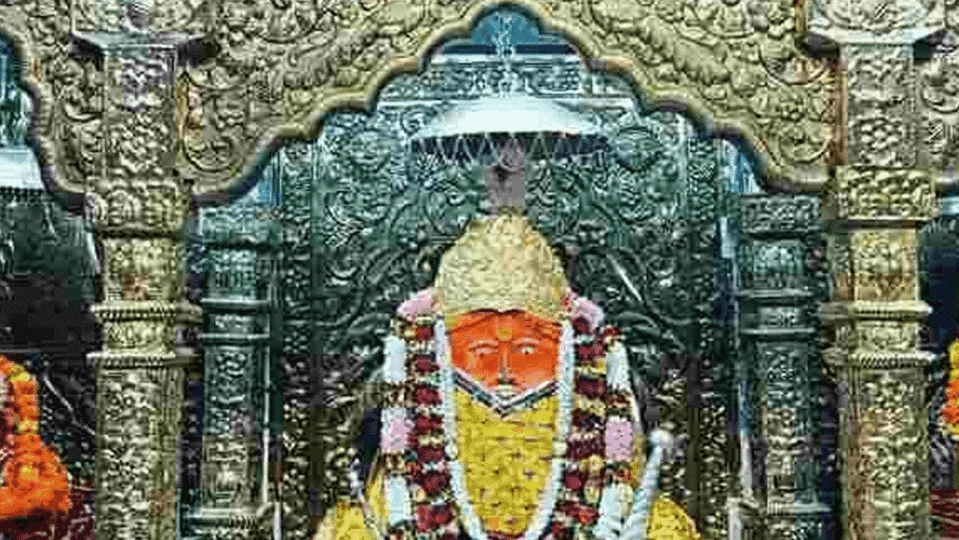 Bageshwar Dham Sarkar Temple : एक असं मंदिर जिथे भक्तांच्या अर्जांवर ...