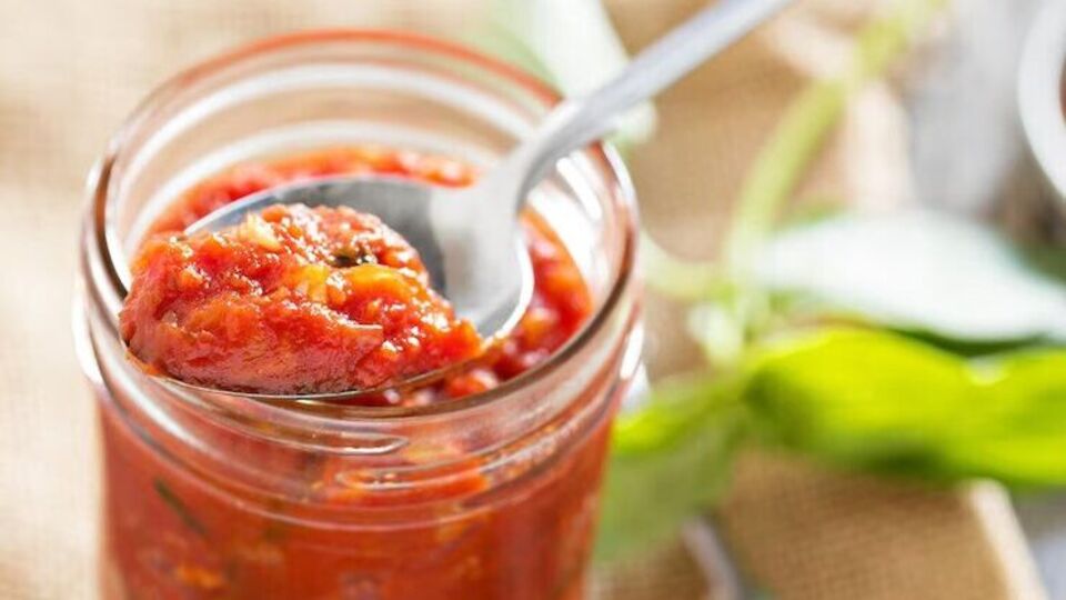 Tomato Chutney Recipe: १० मिनिटात तयार होईल गोड आणि आंबट टोमॅटोची चटणी ...