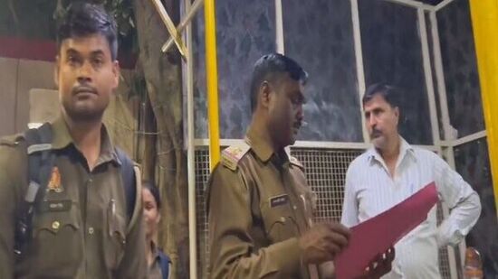 Neha singh rathore : 'यूपी में का बा' फेम गायिका अडचणीत, द्वेष ...