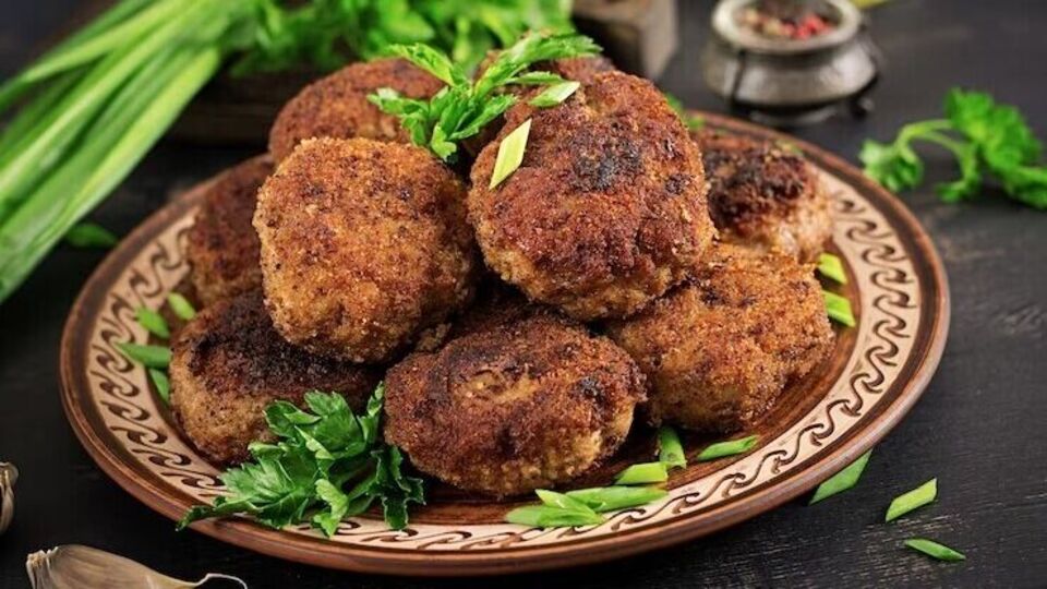 Rice Pakoda Recipe: उरलेल्या भातापासून बनवा भजी ! नोट करा झटपट होणारी ...