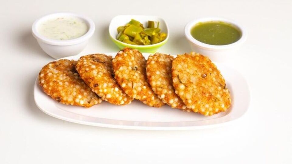 Sabudana Vada Recipe: न भिजवता बनवा चविष्ट साबुदाणा वडा, पहा झटपट ...