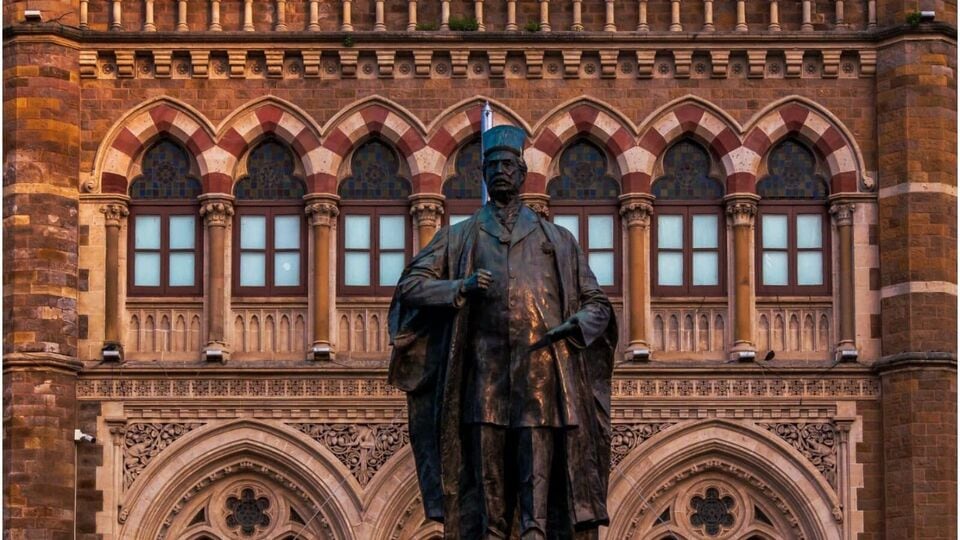 BMC : मुंबई महानगरपालिका मुख्यालयासमोरील ‘मुंबईचा सिंह’ यांच्या ...