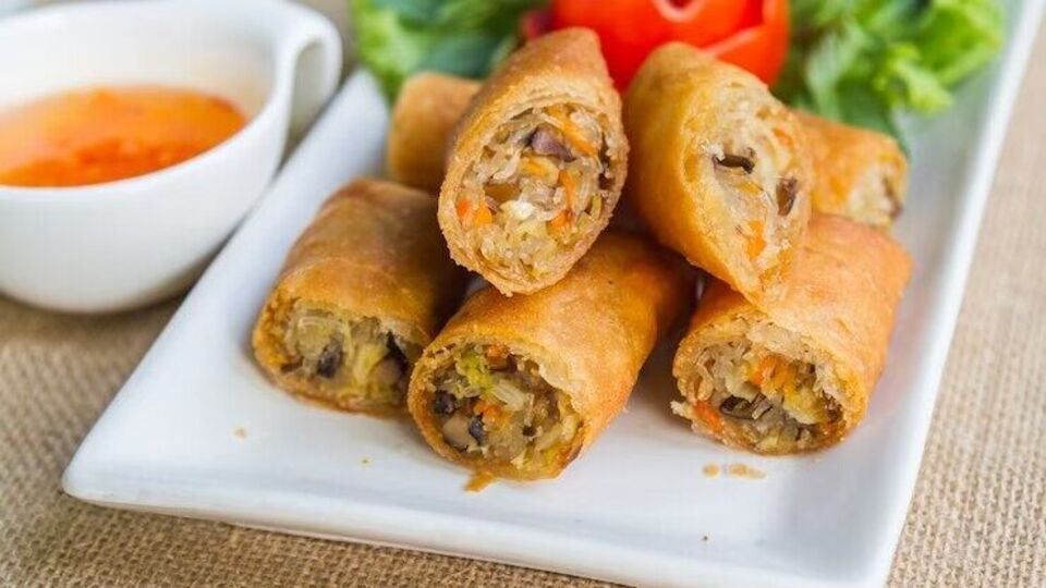 Bread Spring Rolls: मुलांसाठी स्नॅक्समध्ये बनवा ब्रेड स्प्रिंग रोल! बघा ...