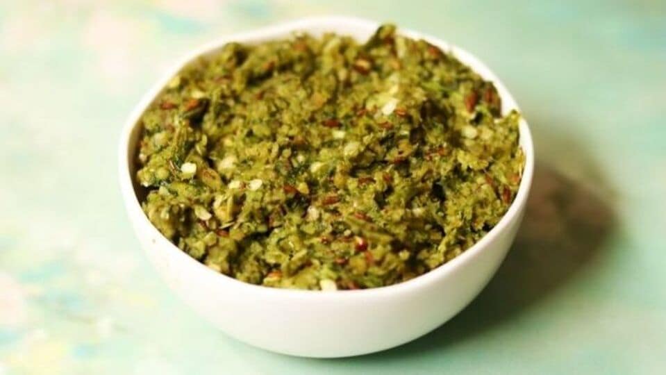 Thecha recipe: हिरव्या मिरचीचा ठेचा वाढवेल जेवणाची चव, २ मिनिटात करा तयार