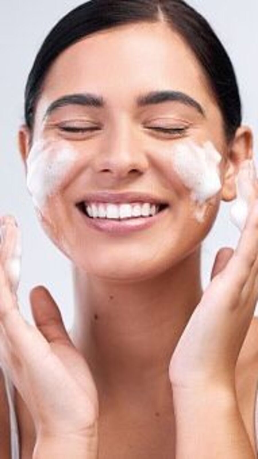 घरी पार्लर सारखं क्लीनअप कसं करावं?