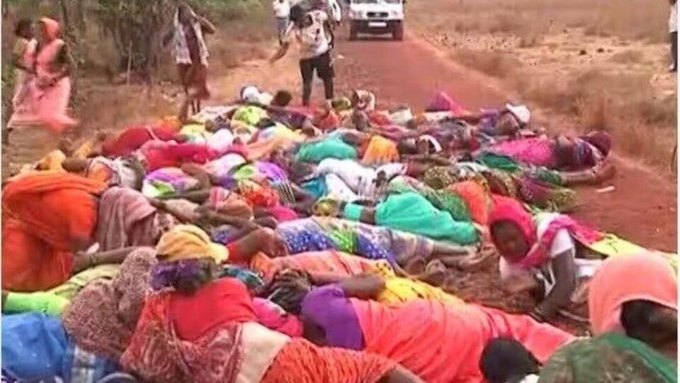 Barsu Refinery Protest : रिफायनरीचा विरोध पेटला; रस्त्यावर झोपून ...