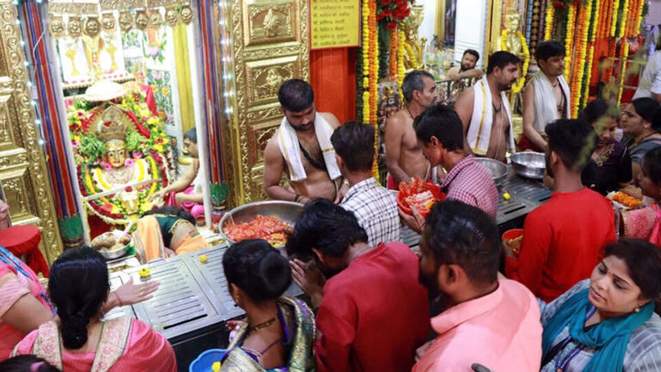 Temples Dress Code : राज्यातील चार मंदिरांमध्ये नवा ड्रेसकोड लागू ...