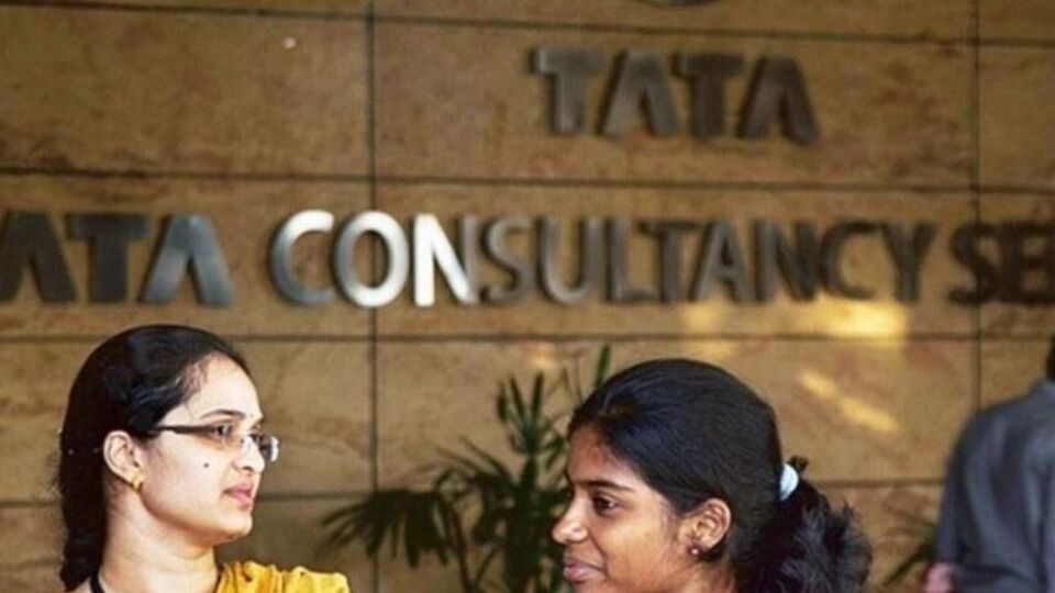 TCS warning : टीसीएसचा कर्मचाऱ्यांना अल्टिमेटम ! ऑफिसमध्ये नाही आलात तर ...