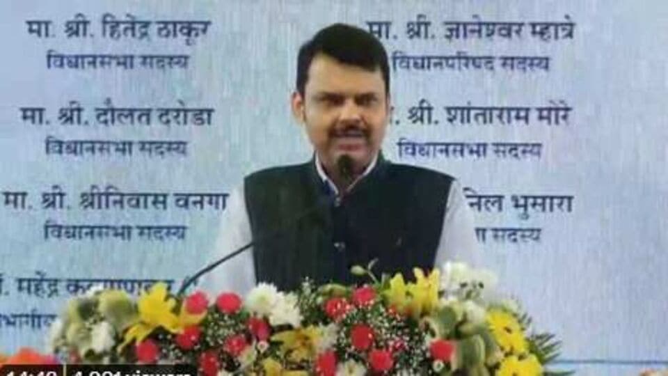 Devendra Fadnavis : “एका जाहिरातीमुळे..”, शिवसेनेच्या वादग्रस्त जाहिरातीनंतर देवेंद्र फडणवीसांचं ...