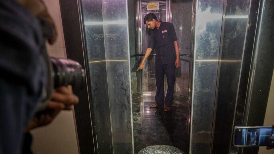 Lift Collapse Incident : मुंबईत लिफ्ट कोसळल्याने १४ जण गंभीर जखमी ...