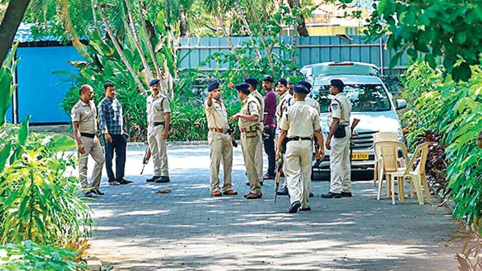 ED Raid In Mumbai : बीएमसी उपायुक्तांच्या घरी ईडीची छापेमारी; आर्थिक ...