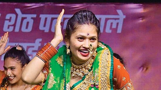 Gutami Patil Lavni : गौतमीच्या लावणीला परवानगी नाकारली; खडसेंच्या ...