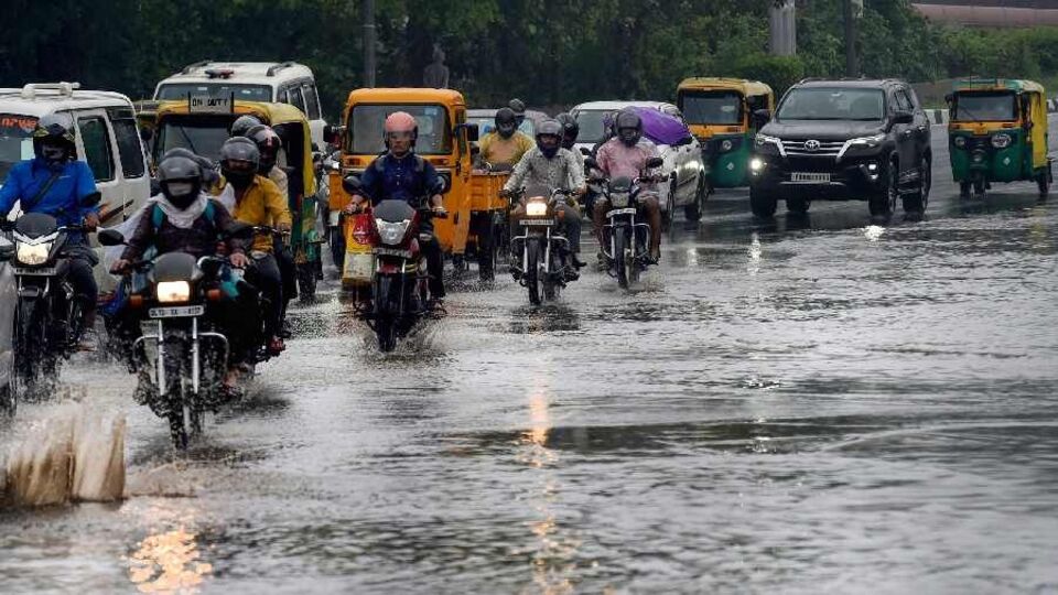 Thane Rain Update : ठाण्यासह कल्याण-डोंबिवलीत पावसाची धुंवाधार बॅटिंग; अनेक ठिकाणी वाहतूक कोंडी