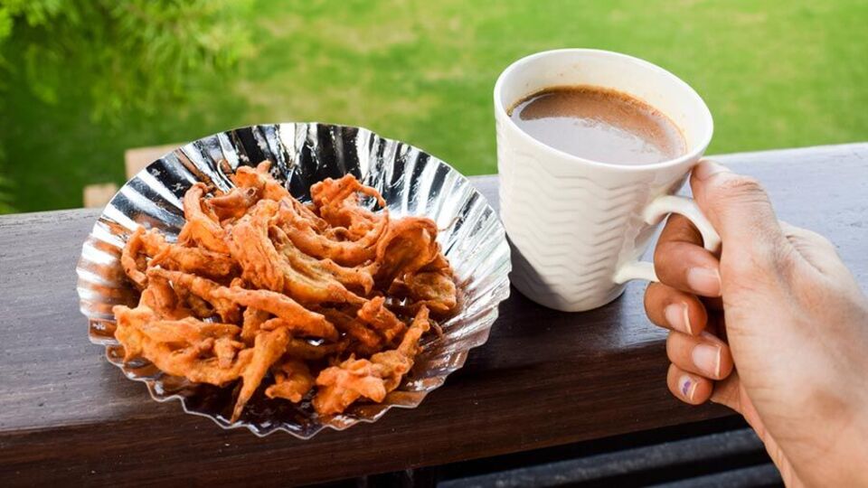 पावसाळ्यात चहा-भजी का खाल्ली जातात?-why tea and bhajiya eat in rainy ...