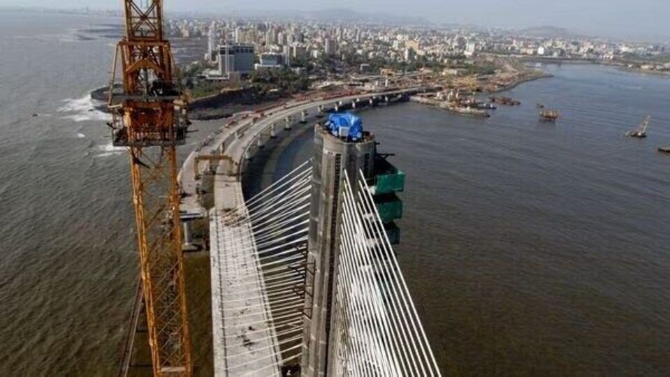 Sea Link Suicide : सी लिंकवरून समुद्रात उडी मारणाऱ्या व्यापाऱ्याचा ...