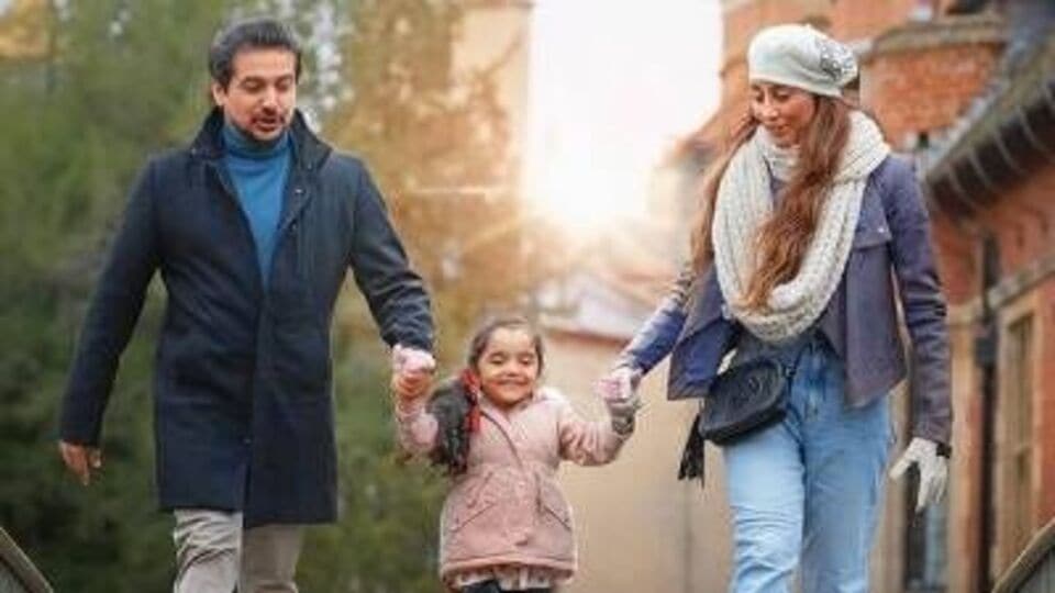 Baap Manus Trailer: अनुष्का दांडेकरचे मराठी सिनेसृष्टीत पदार्पण ...