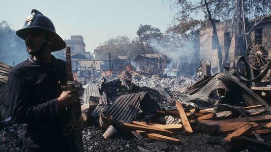 Mumbai Bomb Blast : झवेरी बाजार बॉम्बस्फोटाला २० वर्ष पूर्ण; तो दिवस ...