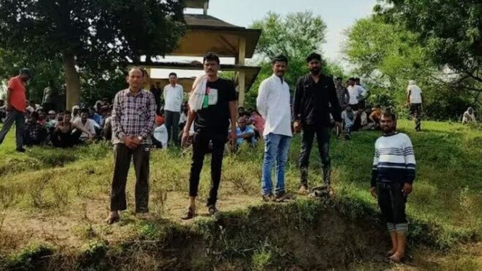 Honey Bee Attack : अंत्ययात्रेत सहभागी नागरिकांवर मधमाशांचा हल्ला ...