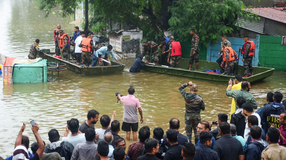 Nagpur Flood PHOTOS : पूरस्थिती ओसरली, जखमा कायम; घरांमध्ये चोहीकडे मलबा अन् चिखल