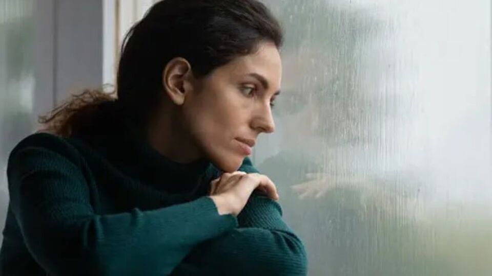 Disconnection From Self: स्वत:पासून स्वतः डिस्कनेक्ट झाल्यासारखं वाटतंय ...