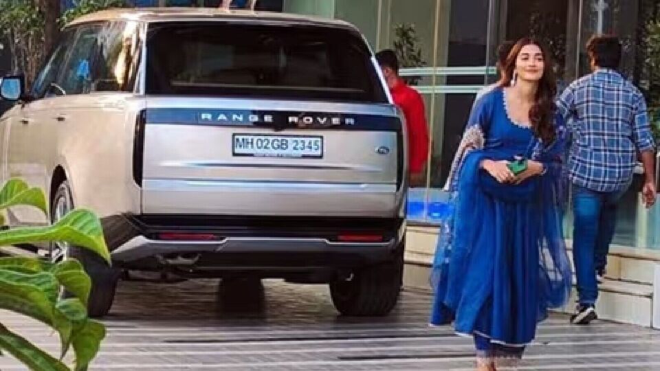 Pooja Hegde: पूजा हेगडेने खरेदी केली महागडी कार; 'इतक्या' किंमतीत तुमचा ...