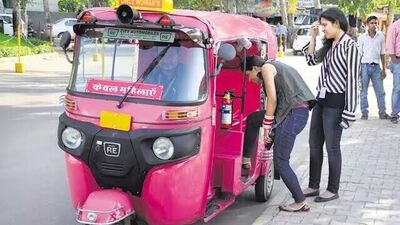 Pink Auto Rickshaw : महिलांचा प्रवास सुरक्षित होणार, राज्यात सुरू होतेय ...