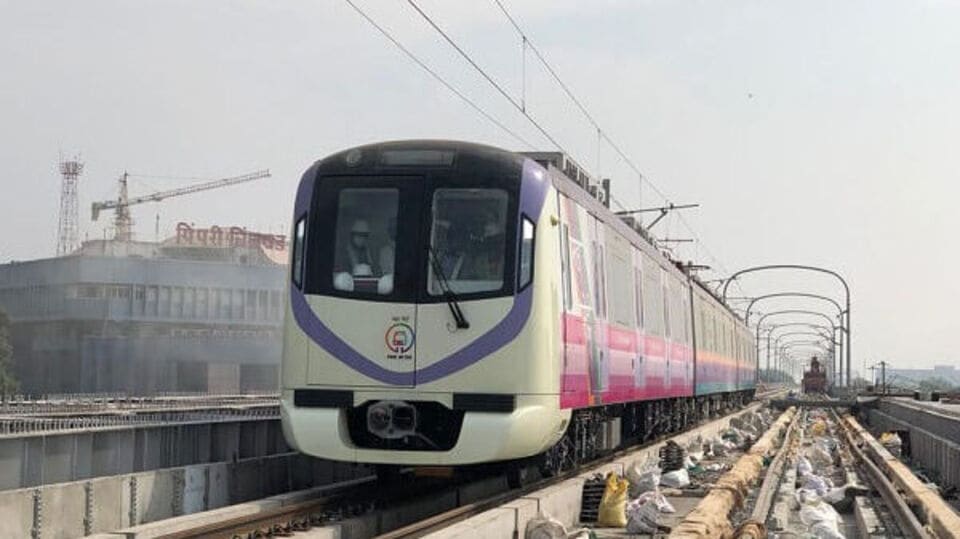Pune Metro : मेट्रोचे काम सुरू असताना आढळले दोन जिवंत हँड ग्रेनेड ...