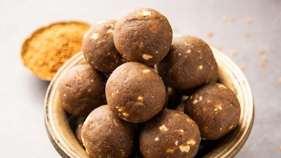 Methi laddu Recipe: हिवाळ्यात खा मेथीचे लाडू, अनेक आजार होतील दूर, नोट ...