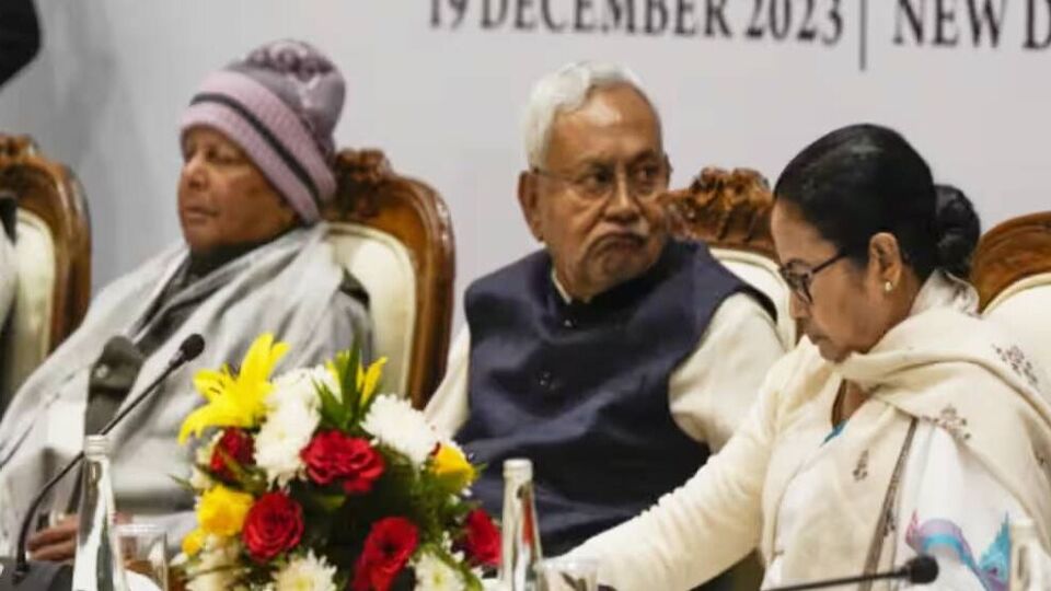 INDIA meeting : तुम्हाला हिंदी आलंच पाहिजे; भाषणाचा अनुवाद मागणाऱ्या ...