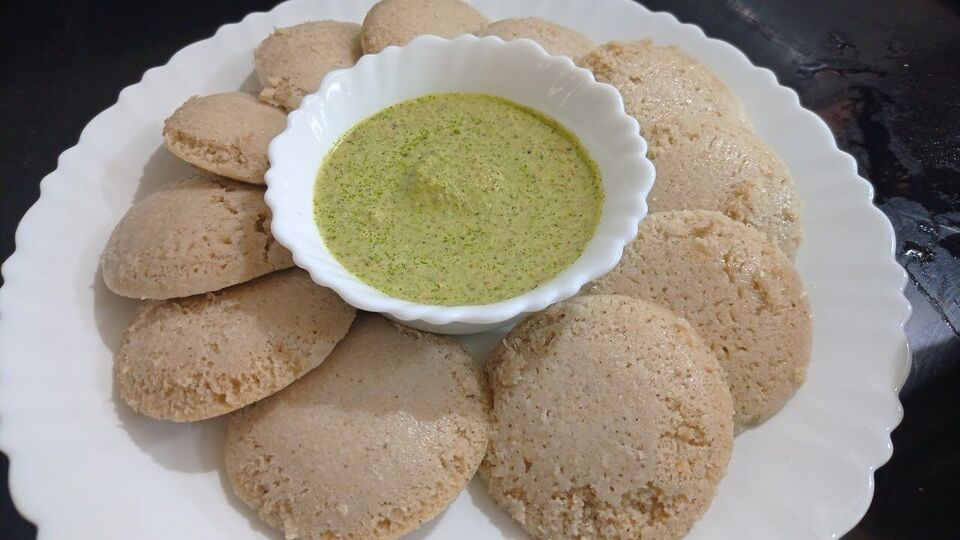 Bajra Idli Recipe: नाश्त्यात चविष्ट आणि हेल्दी खायचे आहे? बनवा बाजरीची ...